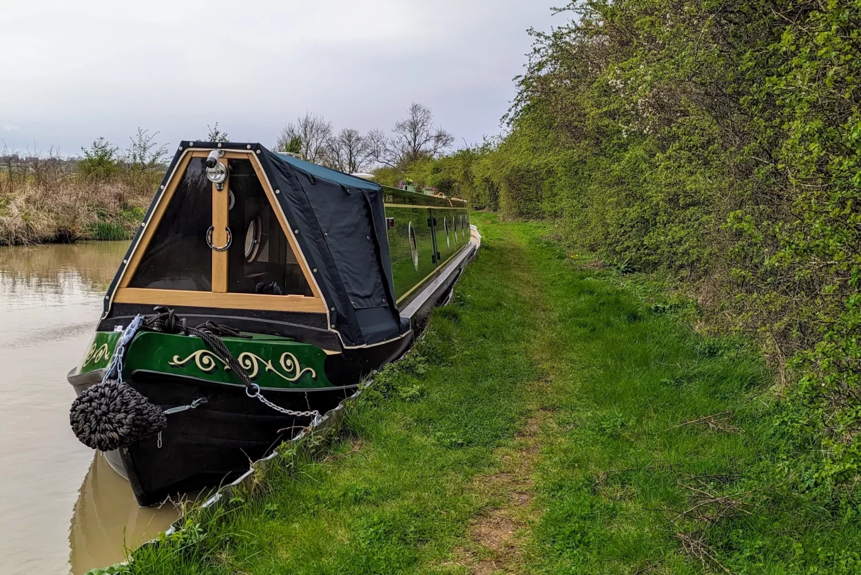 About Us - Narrowboat Round Tuit